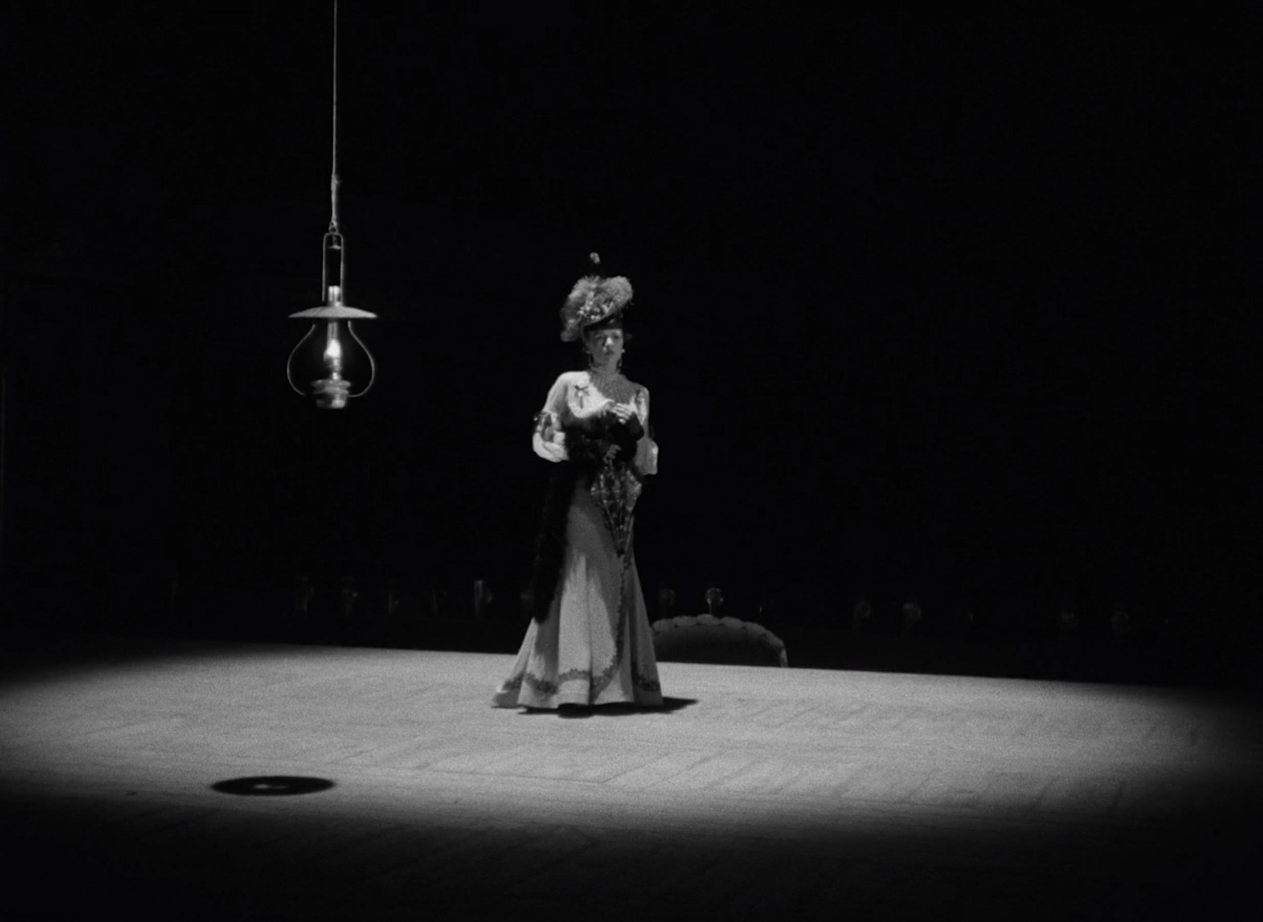 Sawdust and Tinsel (1953) – Scene by Green